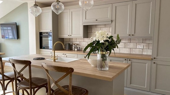 Pebble Kitchen Ideas | Pebble Kitchen Designs | Howdens